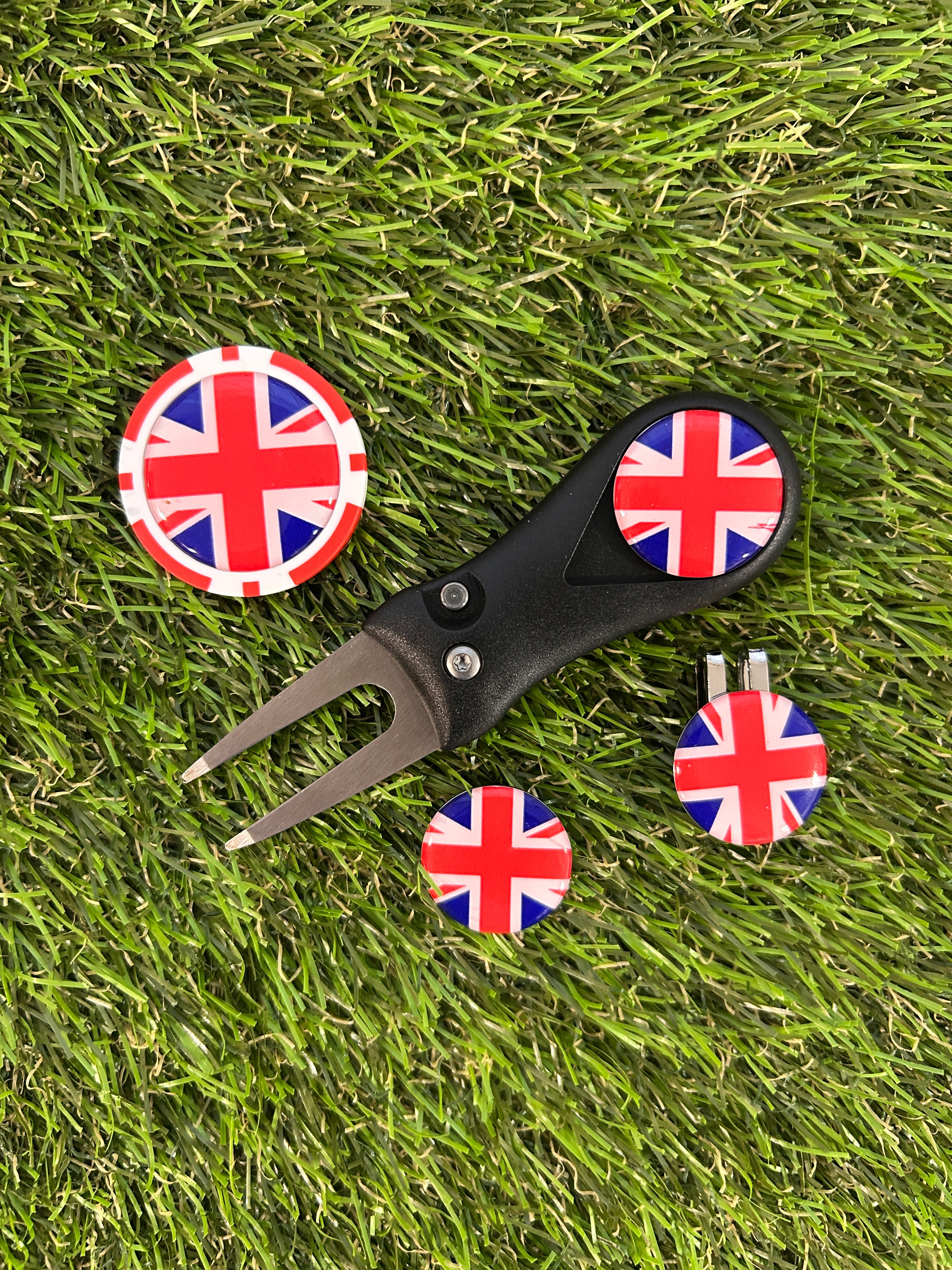 Flags of the World Plastic Pitchfork 3 Flag markers and poker chip ...